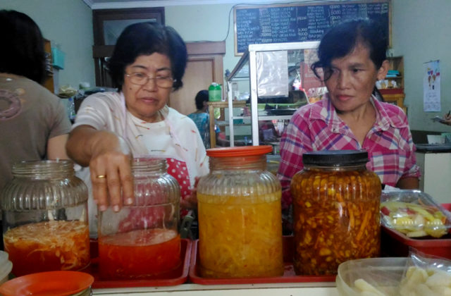 Kala 2 Jenis Rujak Bersatu dalam Sepiring Rujak Banci - Travel Diva